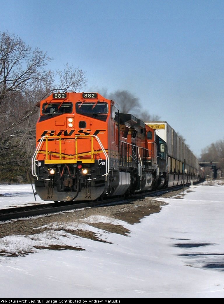 BNSF 882